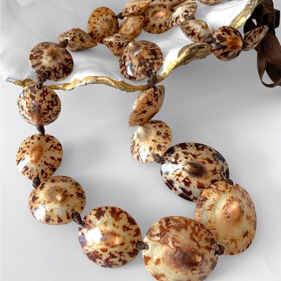 Vintage | Jewelry | Vintage Spotted Clam Shellbead Necklace | Poshmark